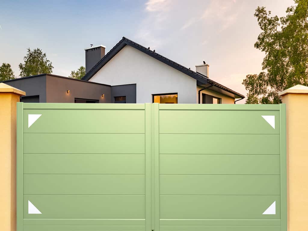 CETAL | Fabricant français - Portail plein en aluminium avec lignes ...